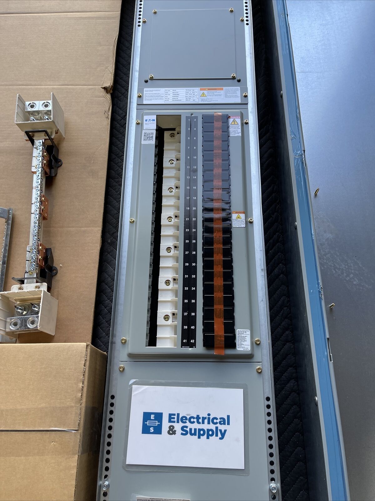 EZB2072R | Eaton | 400 Amp | 480Y/277 Volt | 3PH 4W | 42 Space Panelbo ...