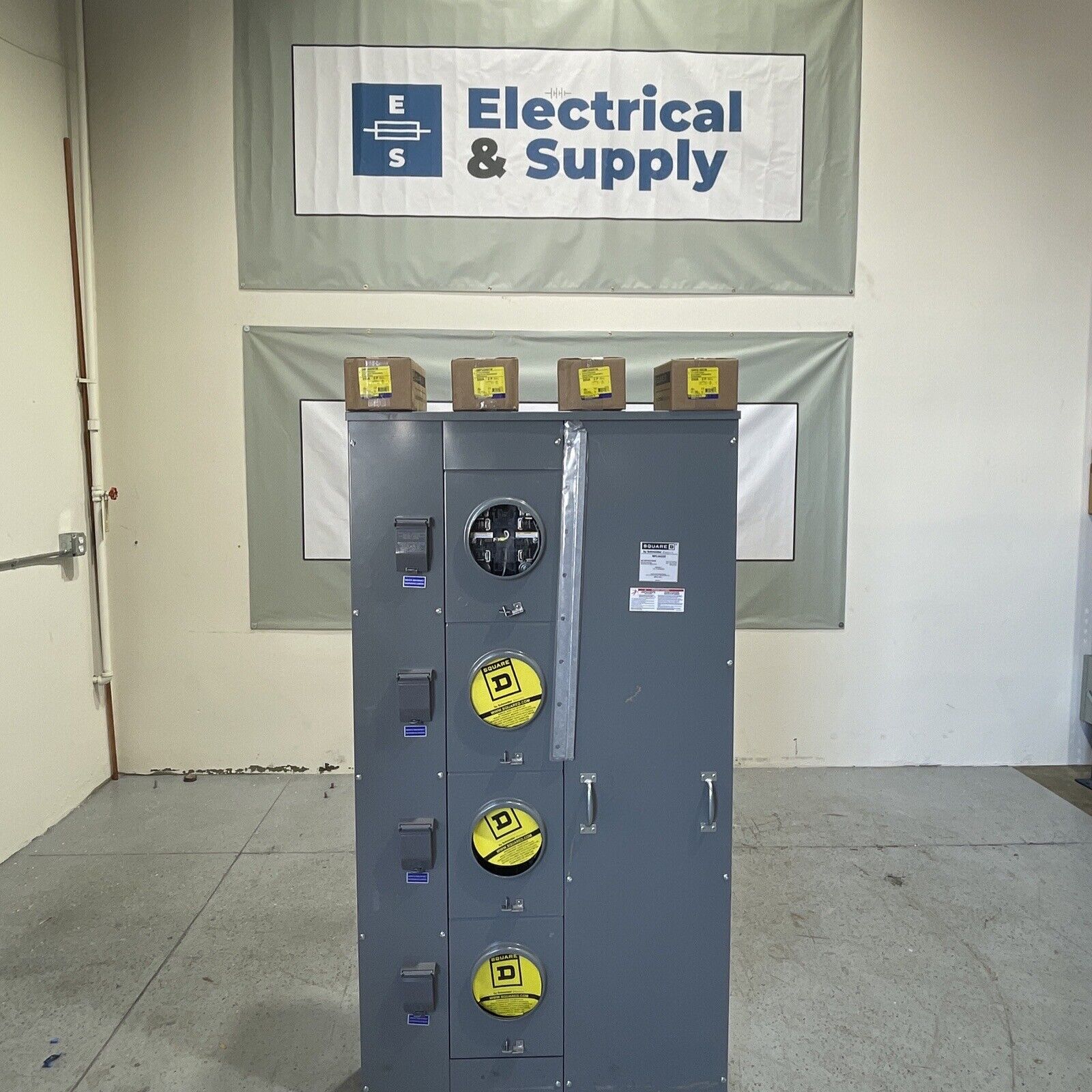 MPL64225 600 Amp METER-PAK 4 meter positions WITH 4) 200 Amp QBP22200T ...