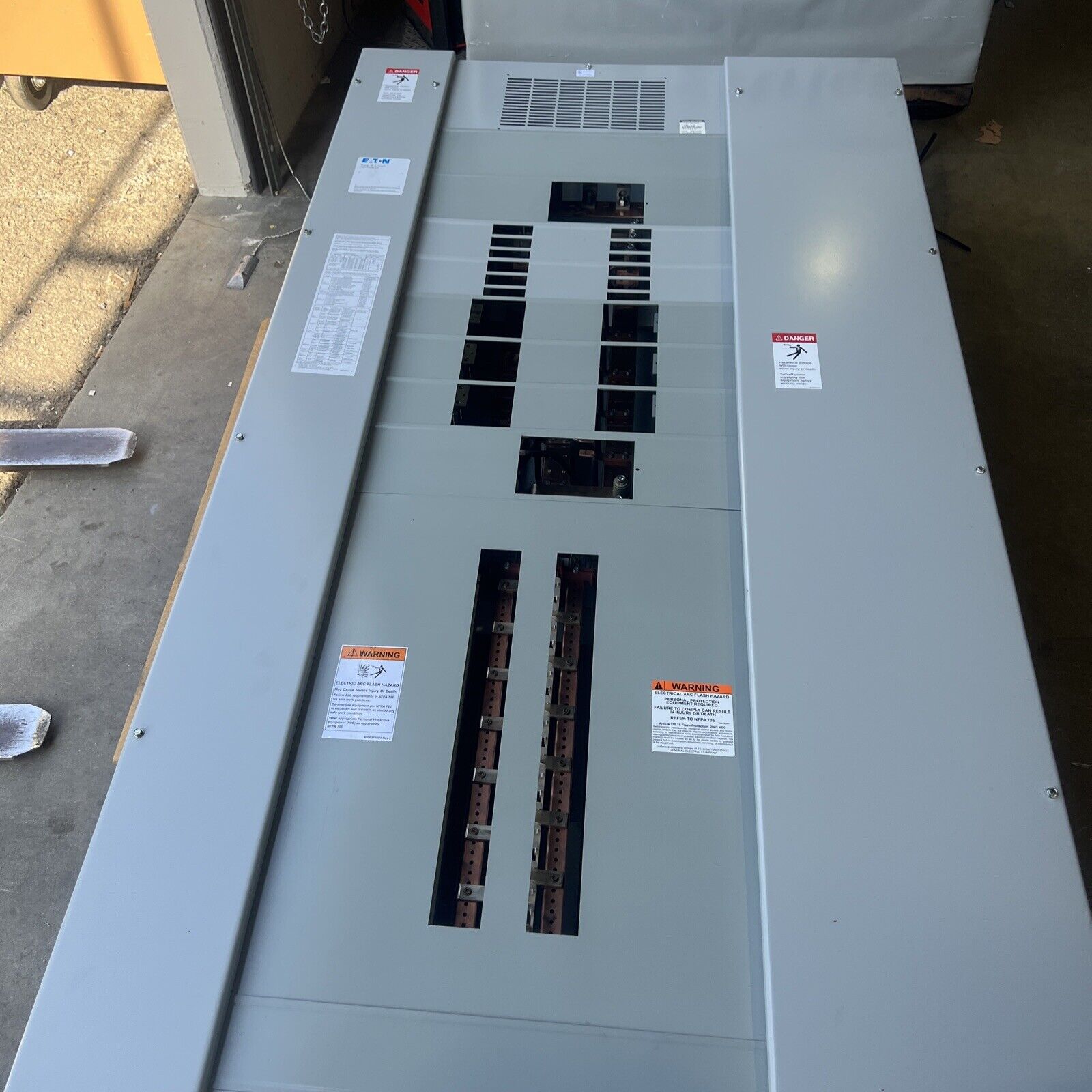 PRL4x Pow-R-Line Panelboard 1200 AMP 480/277V 3PH 4W 3 MDP 84 Circuit ...