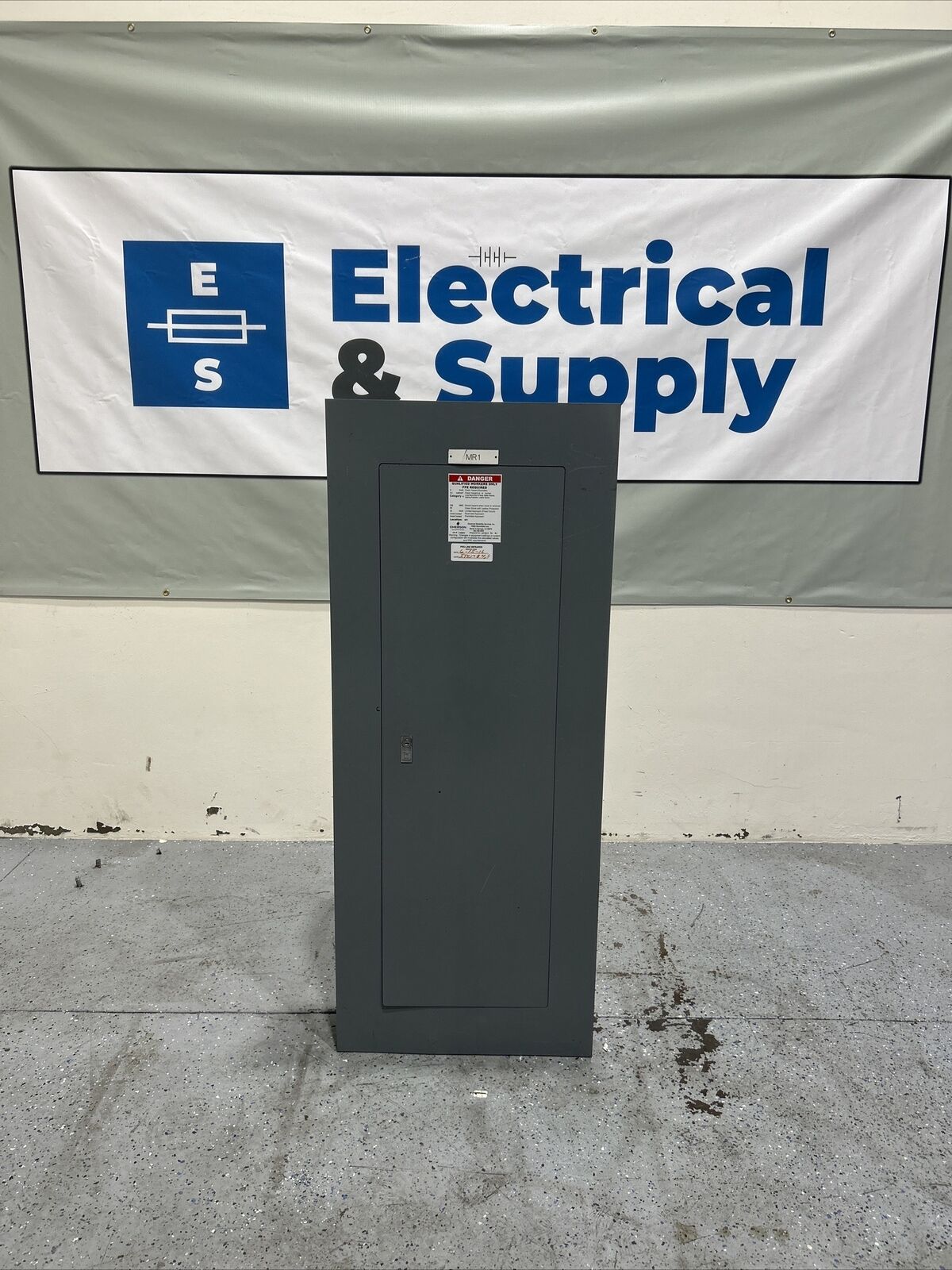 Square D | Main Breaker 200 Amp | NQ Panelboard with Breakers 225 Amp ...